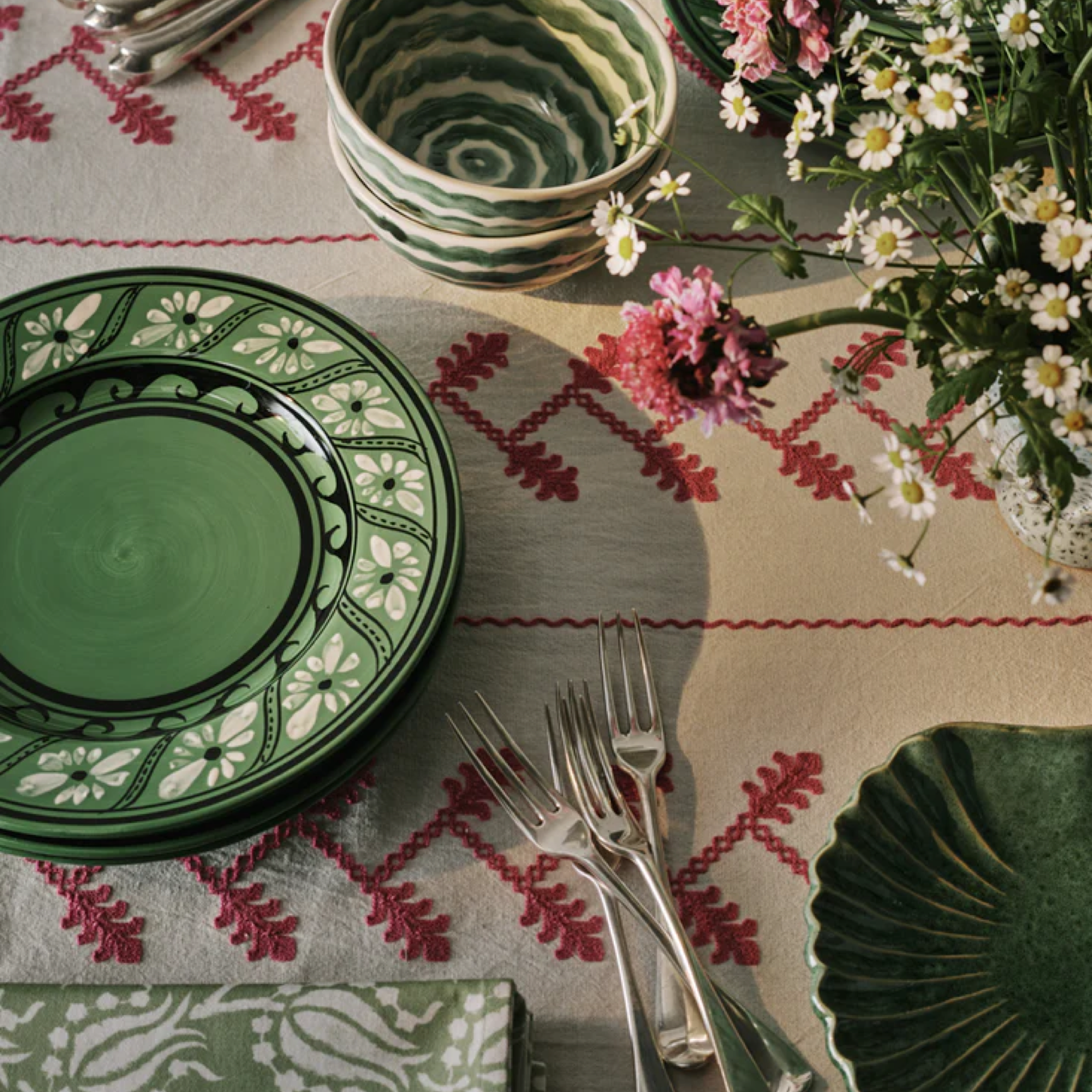 Gigi Green Dinner Plate – Carolina Irving and Daughters