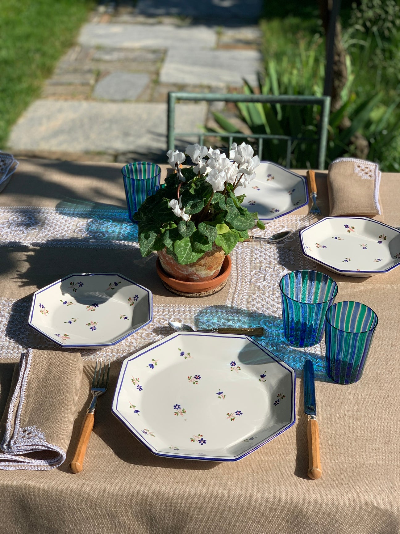 Beatrice Dinner Plate – Carolina Irving and Daughters
